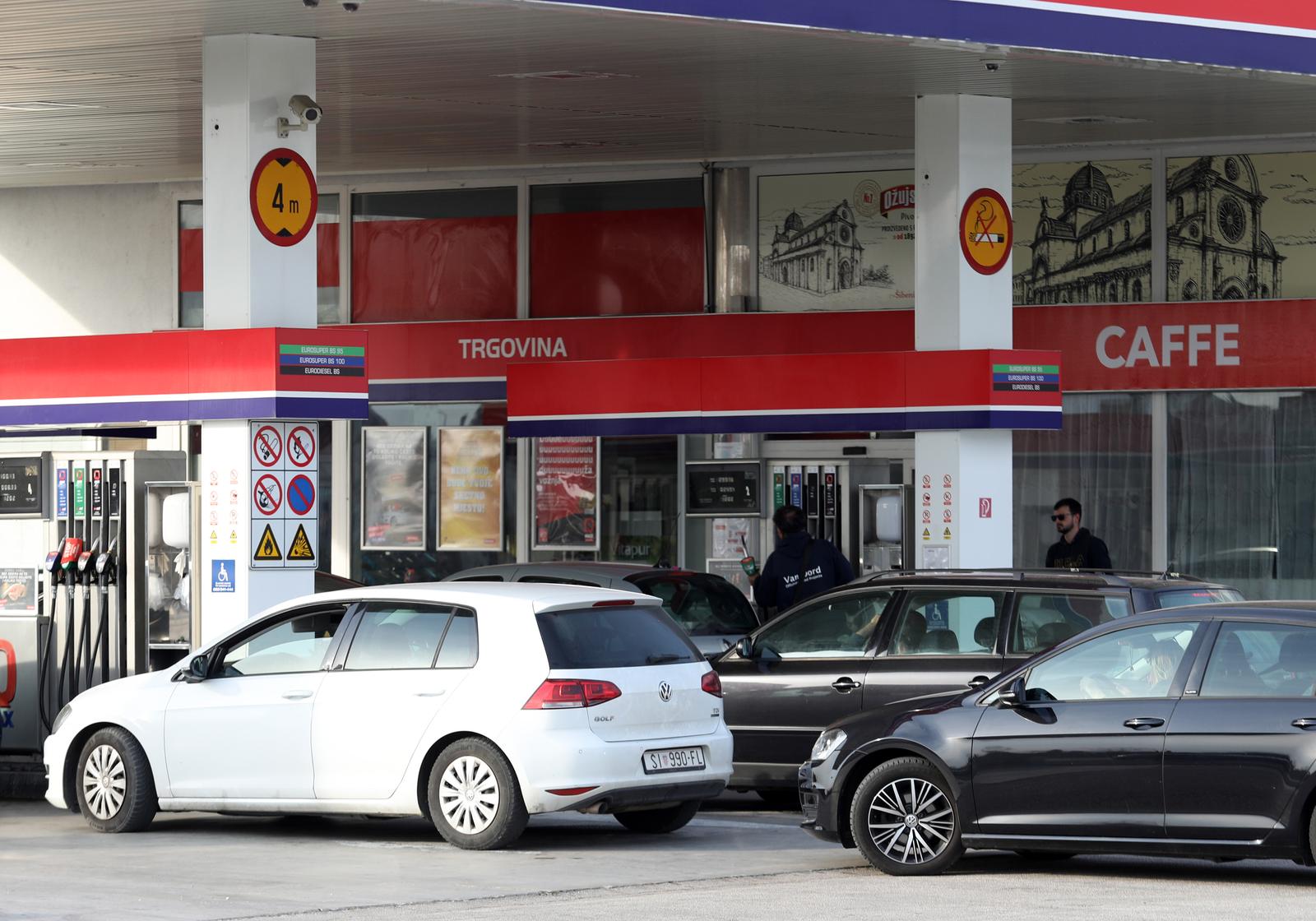 Imamo podatke: Benzinske crpke sve više zarađuju od prodaje robe široke ...
