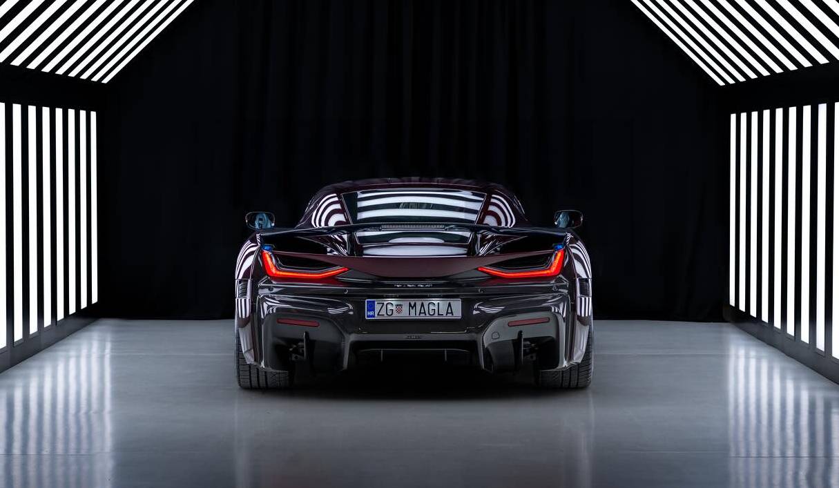 Mate Rimac od sad vozi personaliziranu Neveru. Na registraciji piše ...