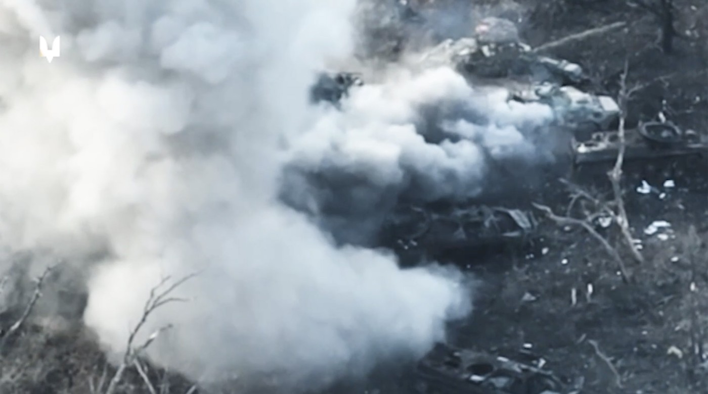 Jedan ruski tenk postao je previše prepoznatljiv zbog svog oklopa. Evo ...