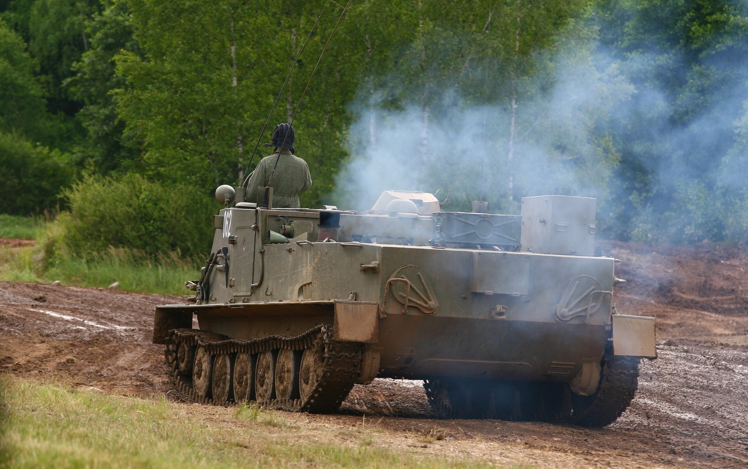 Kada 70 godina staro rusko vozilo BTR-50 napadne ukrajinske trupe, to ...