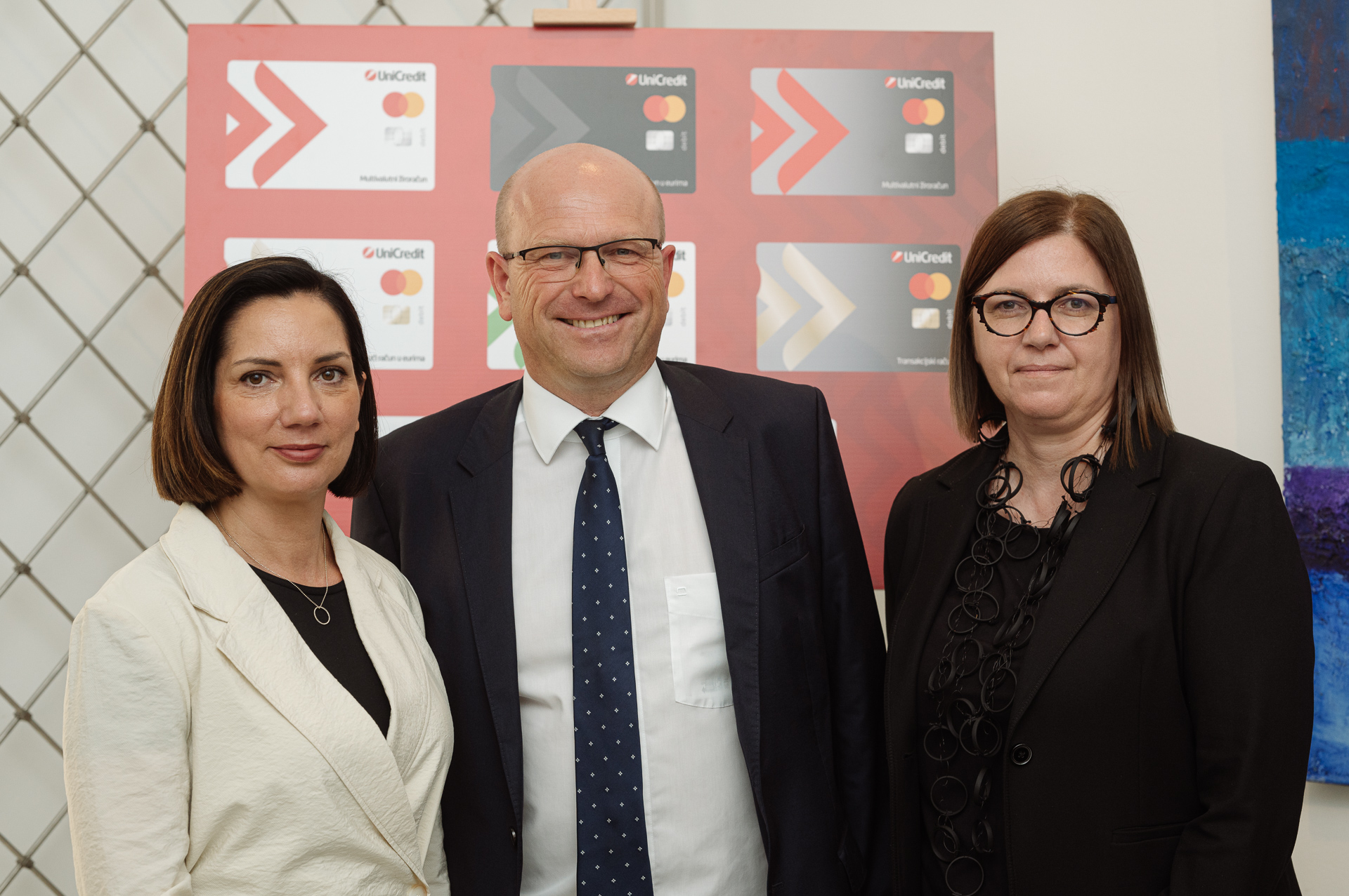 Zagrebačka banka klijentima šalje nove, Mastercard debitne kartice ...