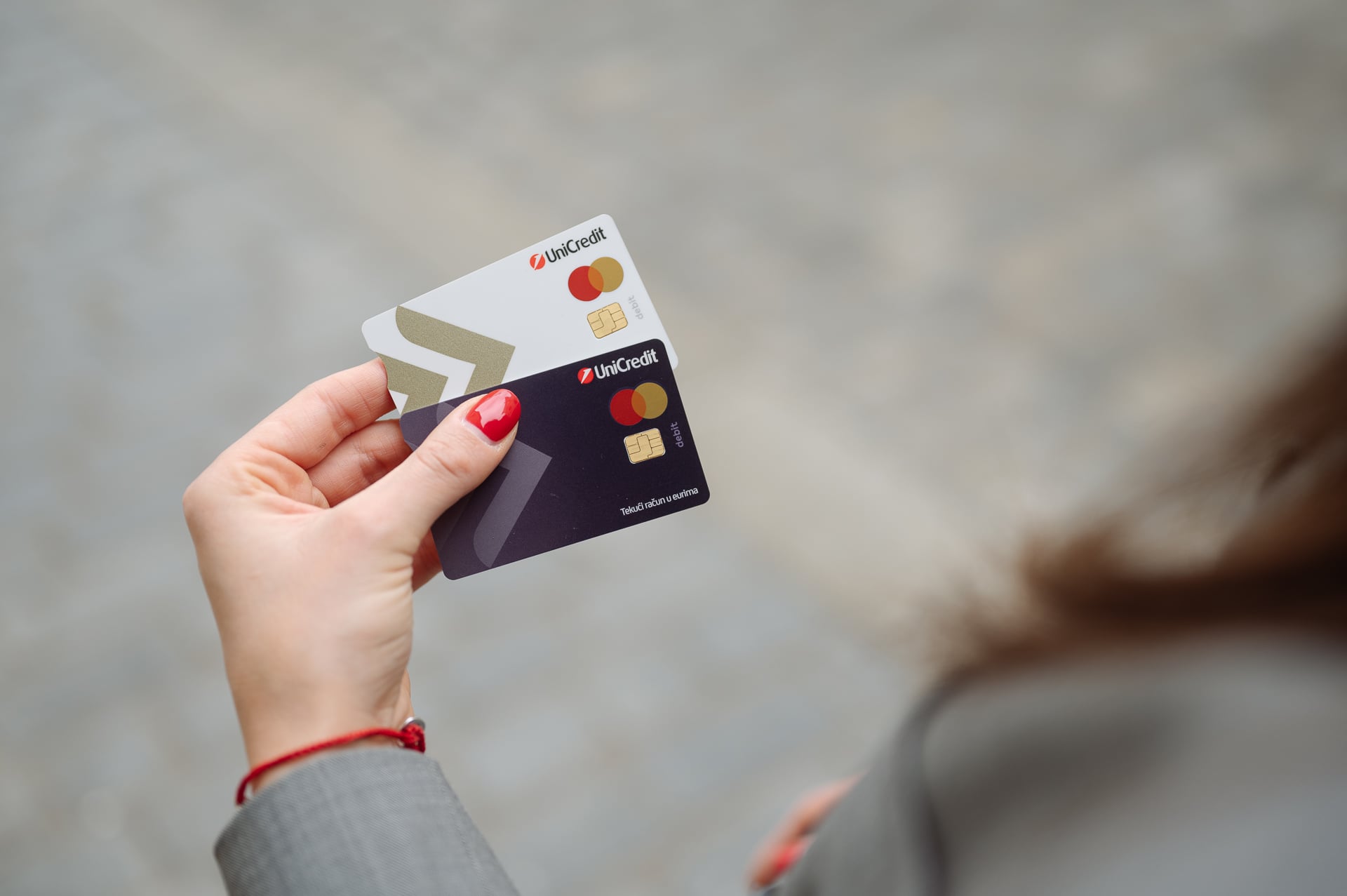 Zagrebačka banka klijentima šalje nove, Mastercard debitne kartice ...