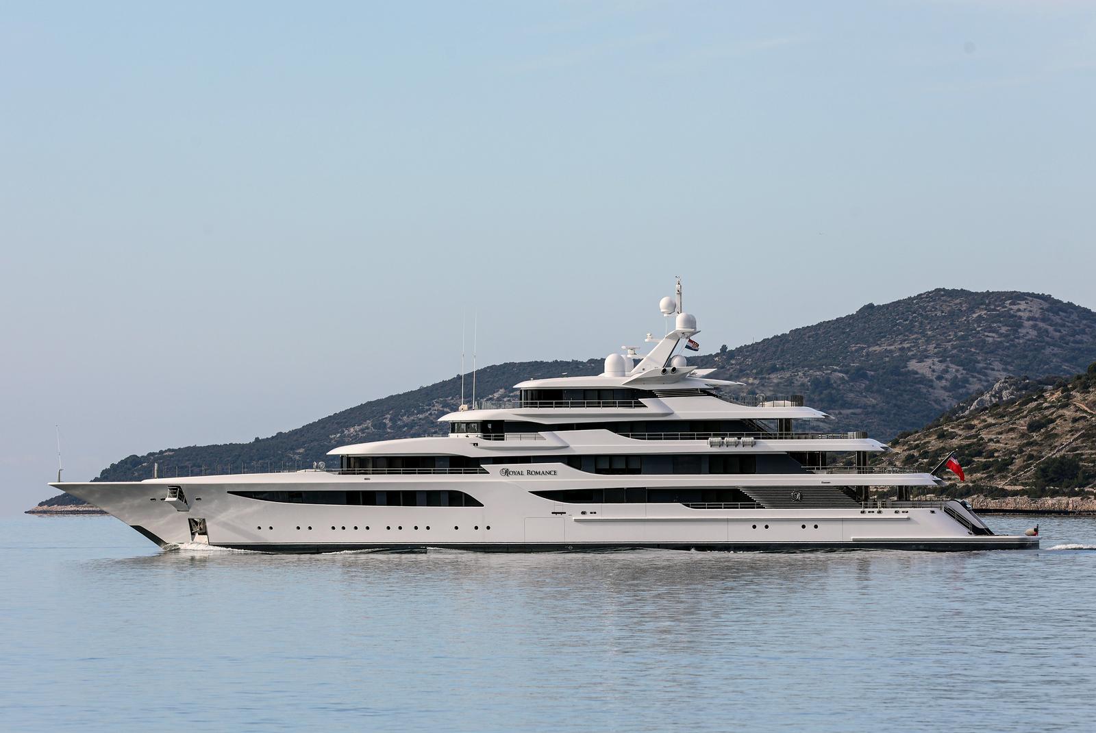 Ruska jahta u Trogiru dobila ukrajinsku zastavu. Hoće li se aukcijske ...