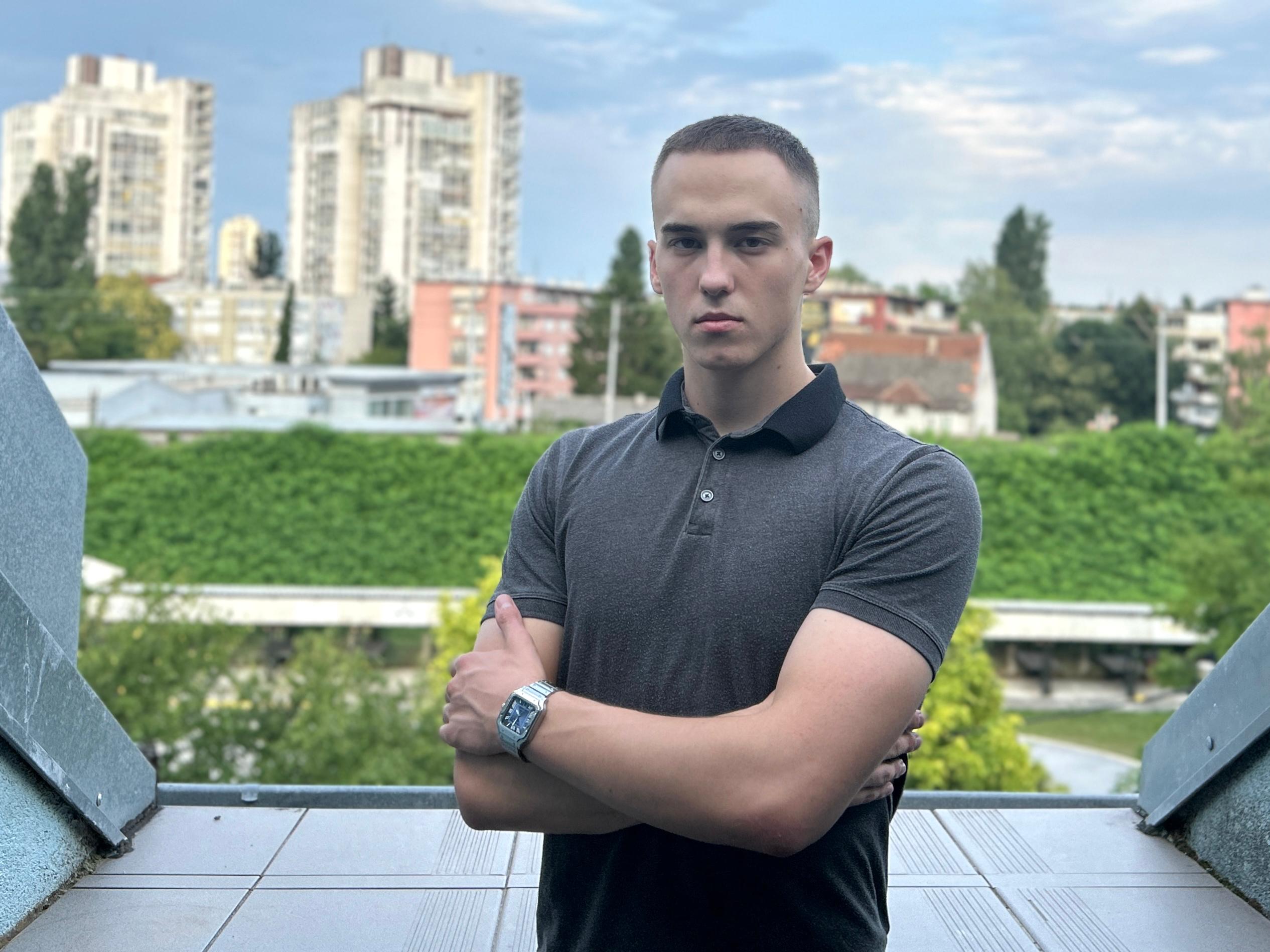 Tek mu je 19, a njegov simulator koriste budući kirurzi. Klijent mu je ...