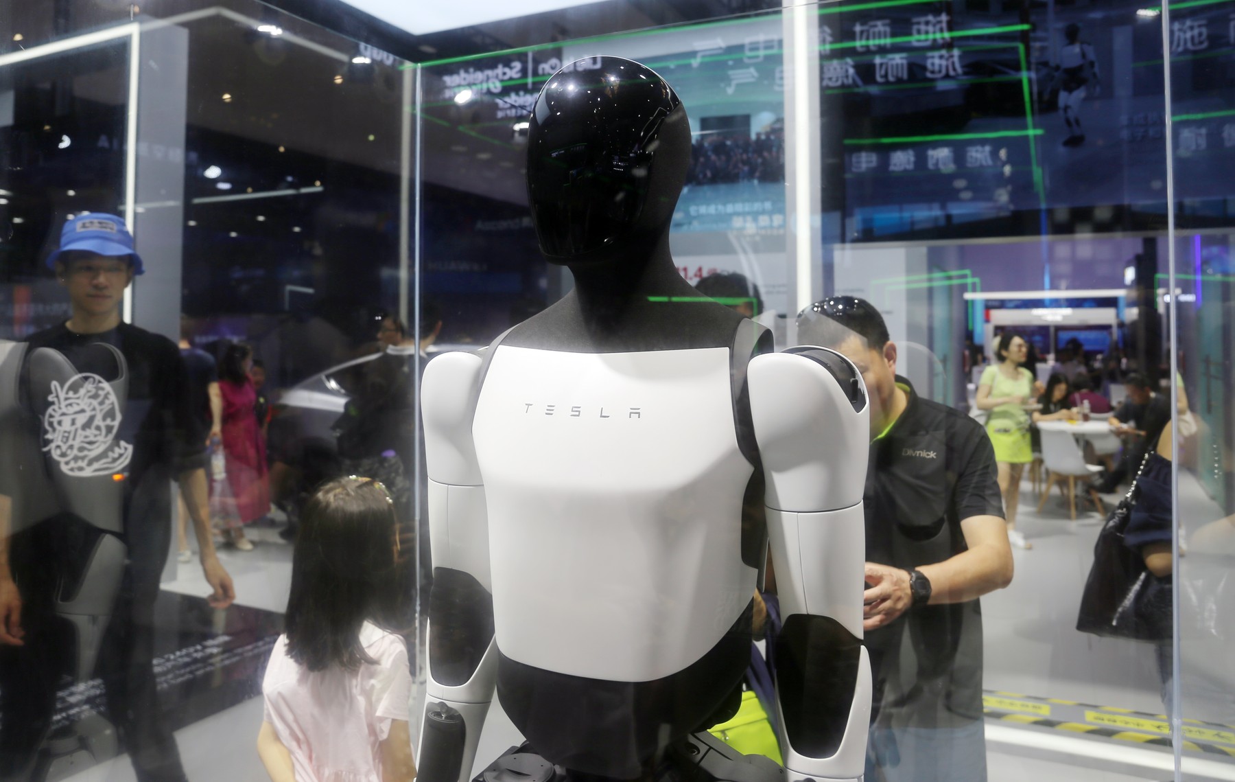 Sajmom robotike u Šangaju dominirali humanoidni roboti