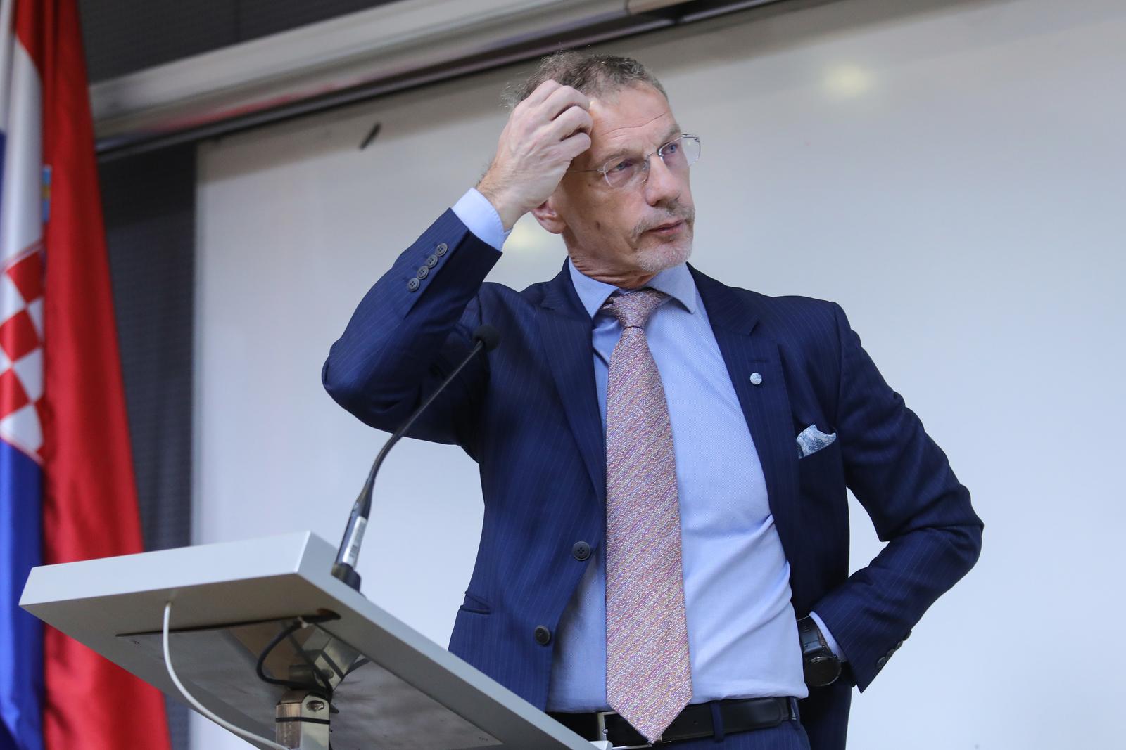 Kako banke računaju naknade? I HNB bi to htio znati