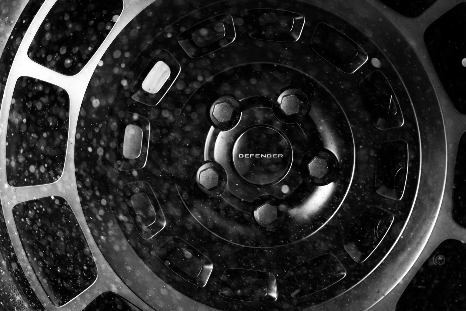 Predstavljamo Defender Octa Black - izdržljivu luksuznu rock zvijezdu 4X4