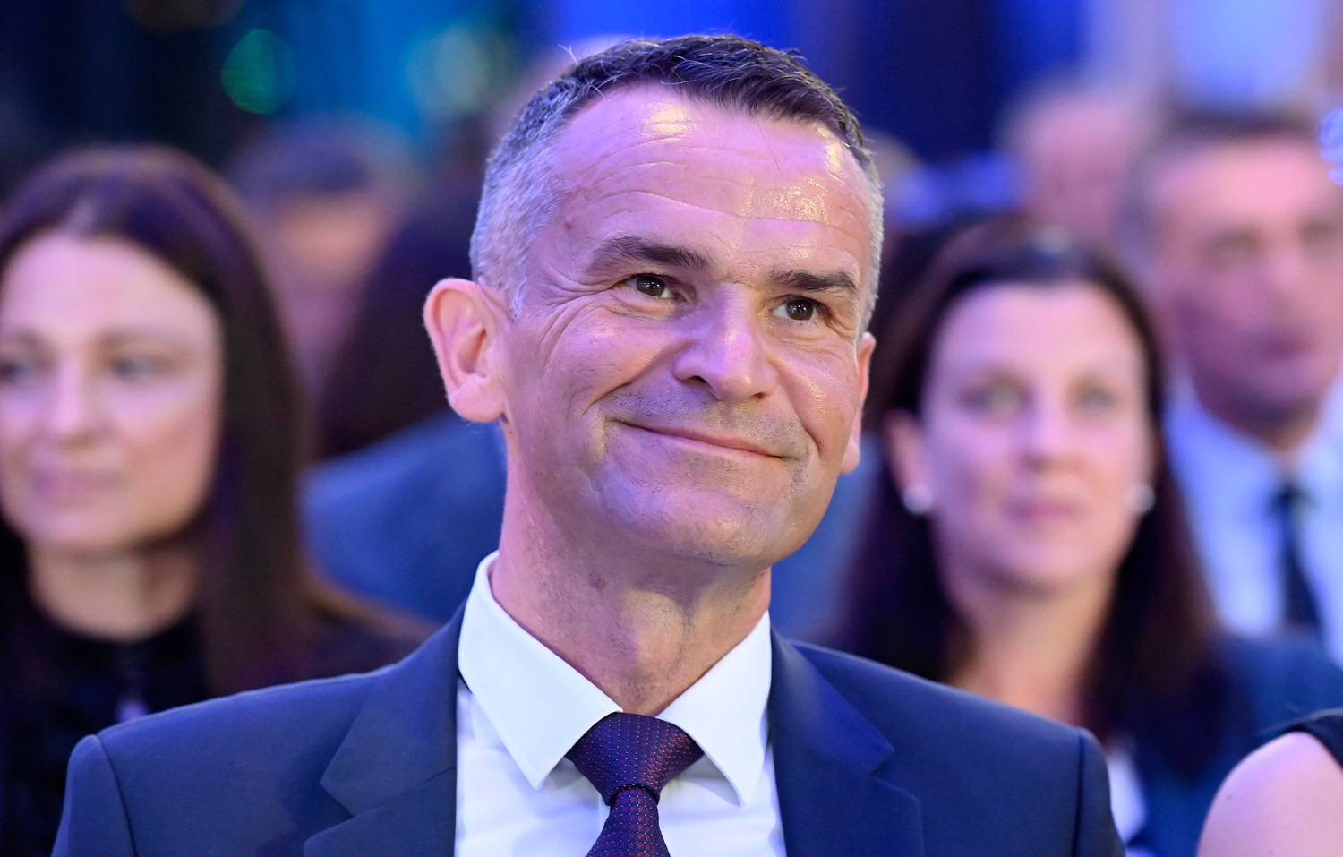 HANFA nabavlja tri limuzine i četiri SUV-a